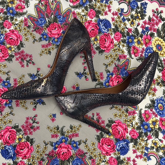 Carrano | Shoes | Carrano Metallic Snake Pumps | Poshmark